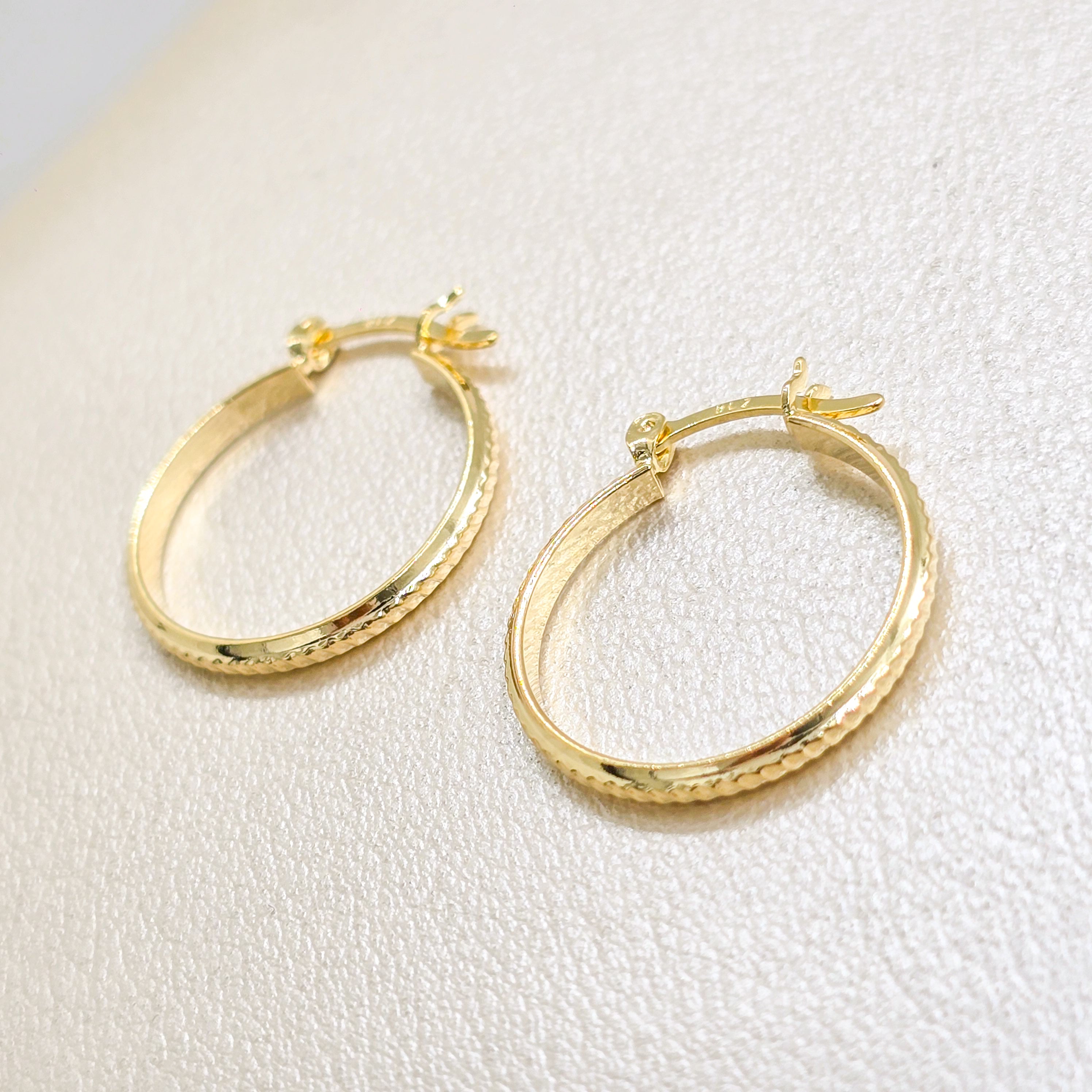Arete Candonga tallada Mediana Oro Laminado 18k – Joyería Deluxe 18k