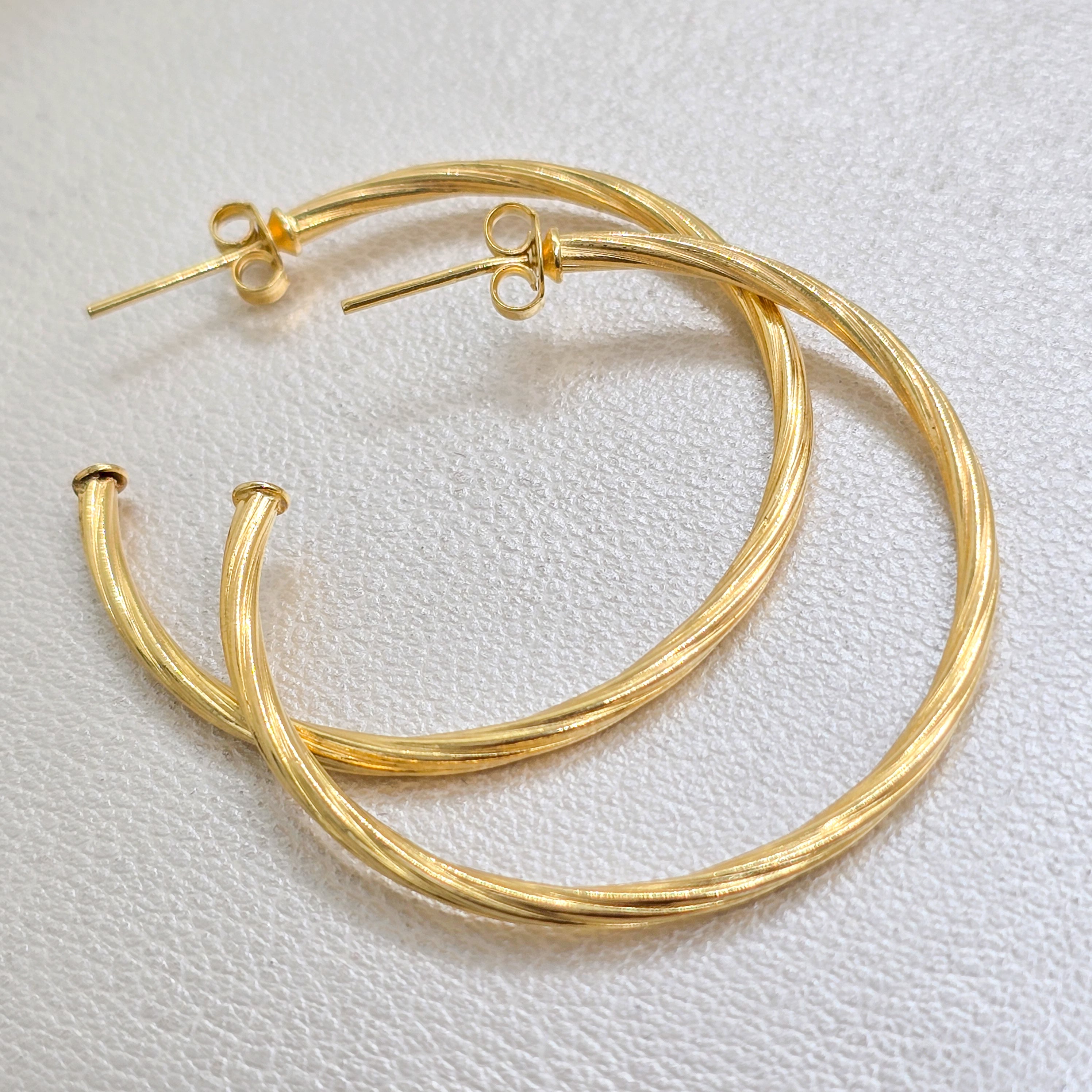 Arete Candonga Espiral Mediana Oro Laminado 18k – Joyería Deluxe 18k